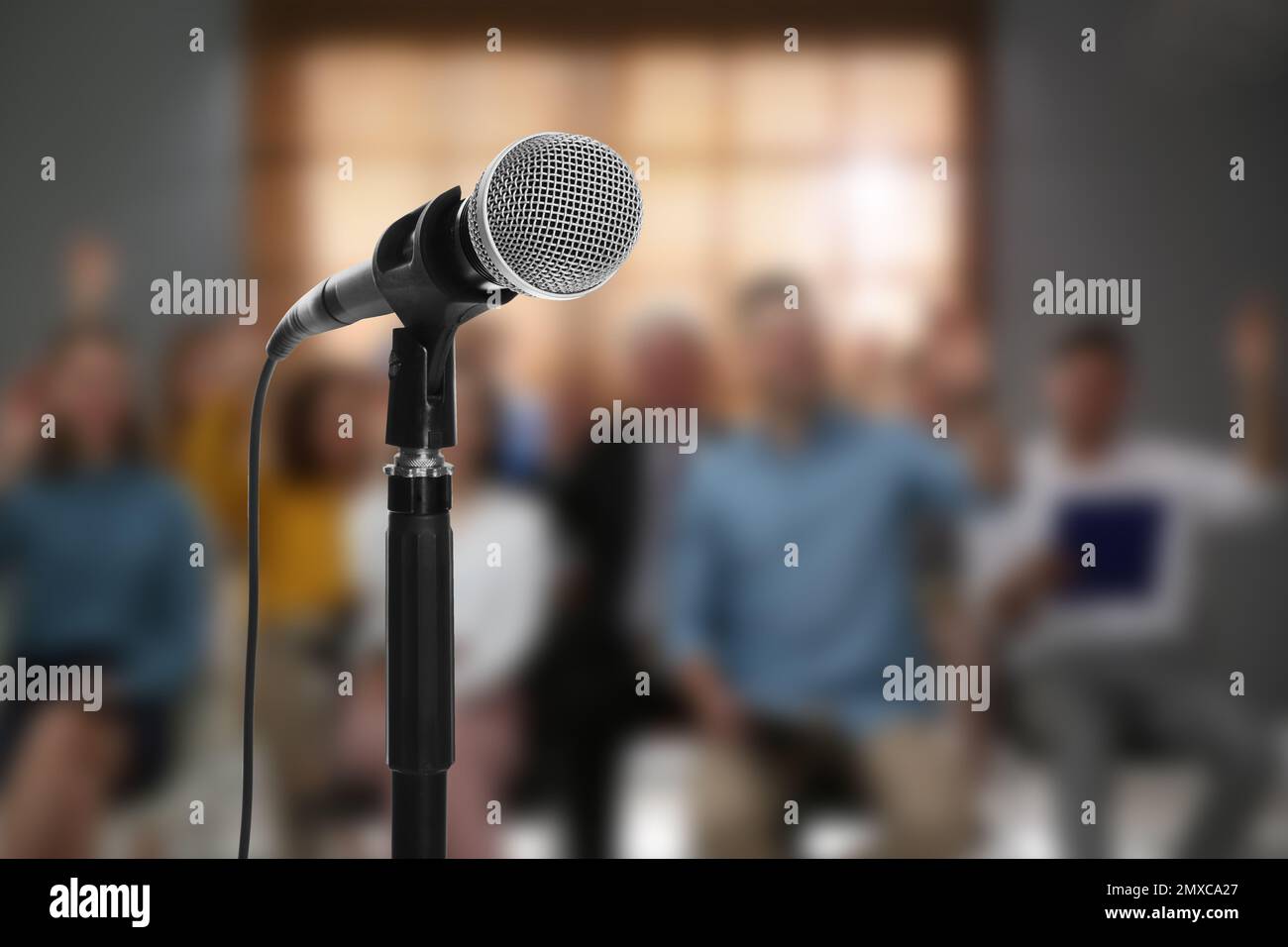 Raising microphone stand hi-res stock photography and images - Alamy