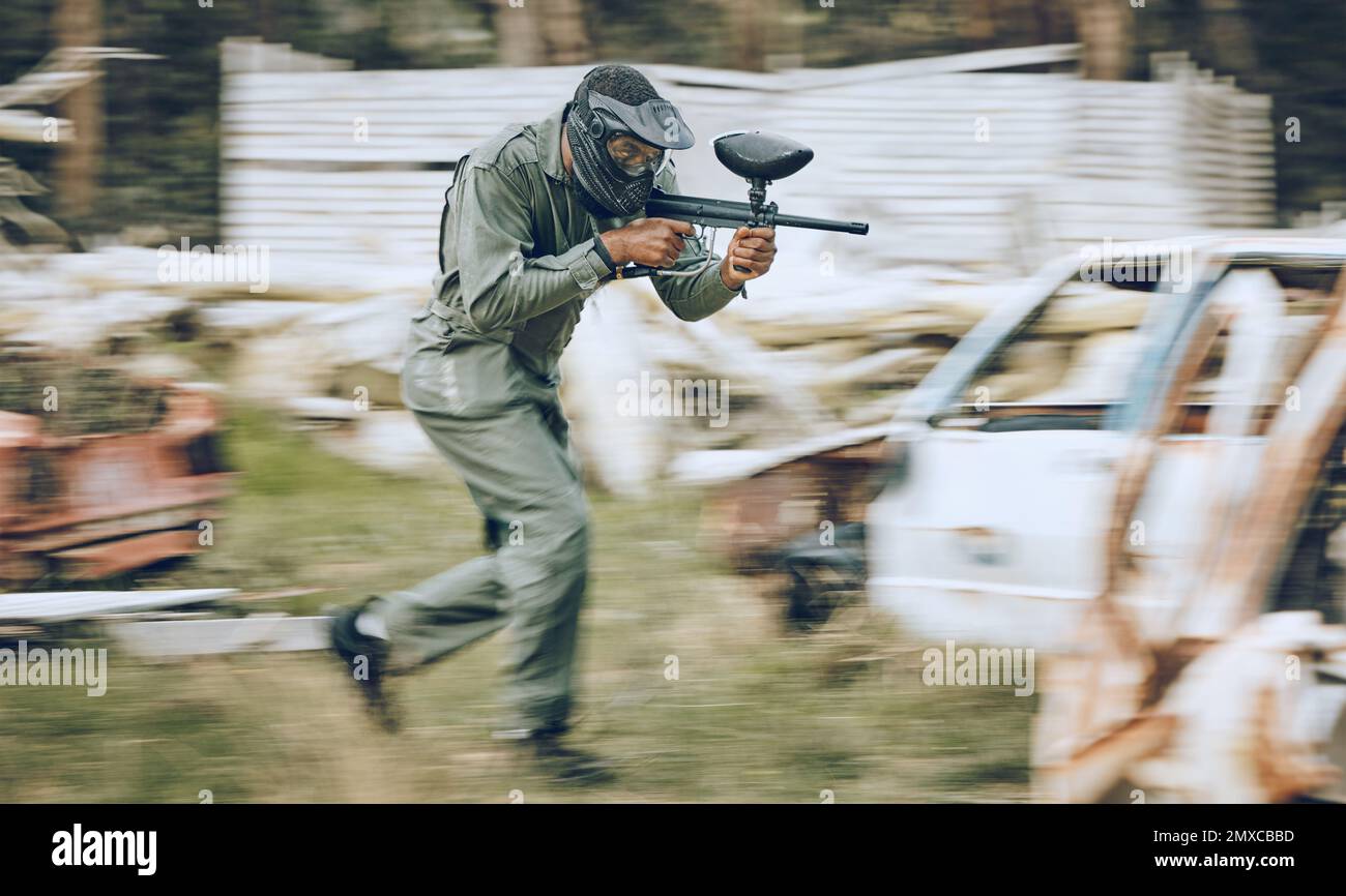 Guy running with gun hi-res stock photography and images - Alamy