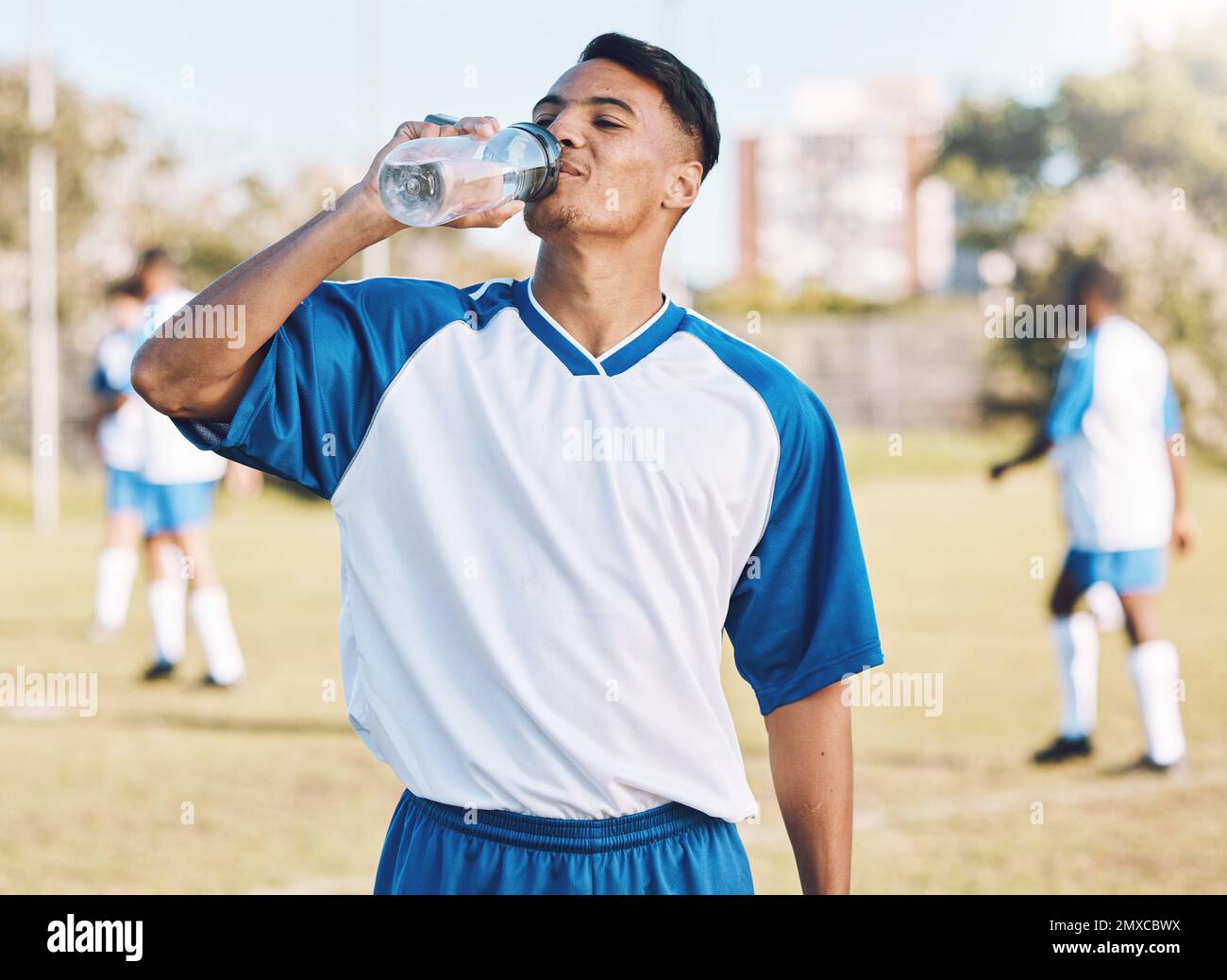 Soccer player drinking field hi-res stock photography and images - Alamy