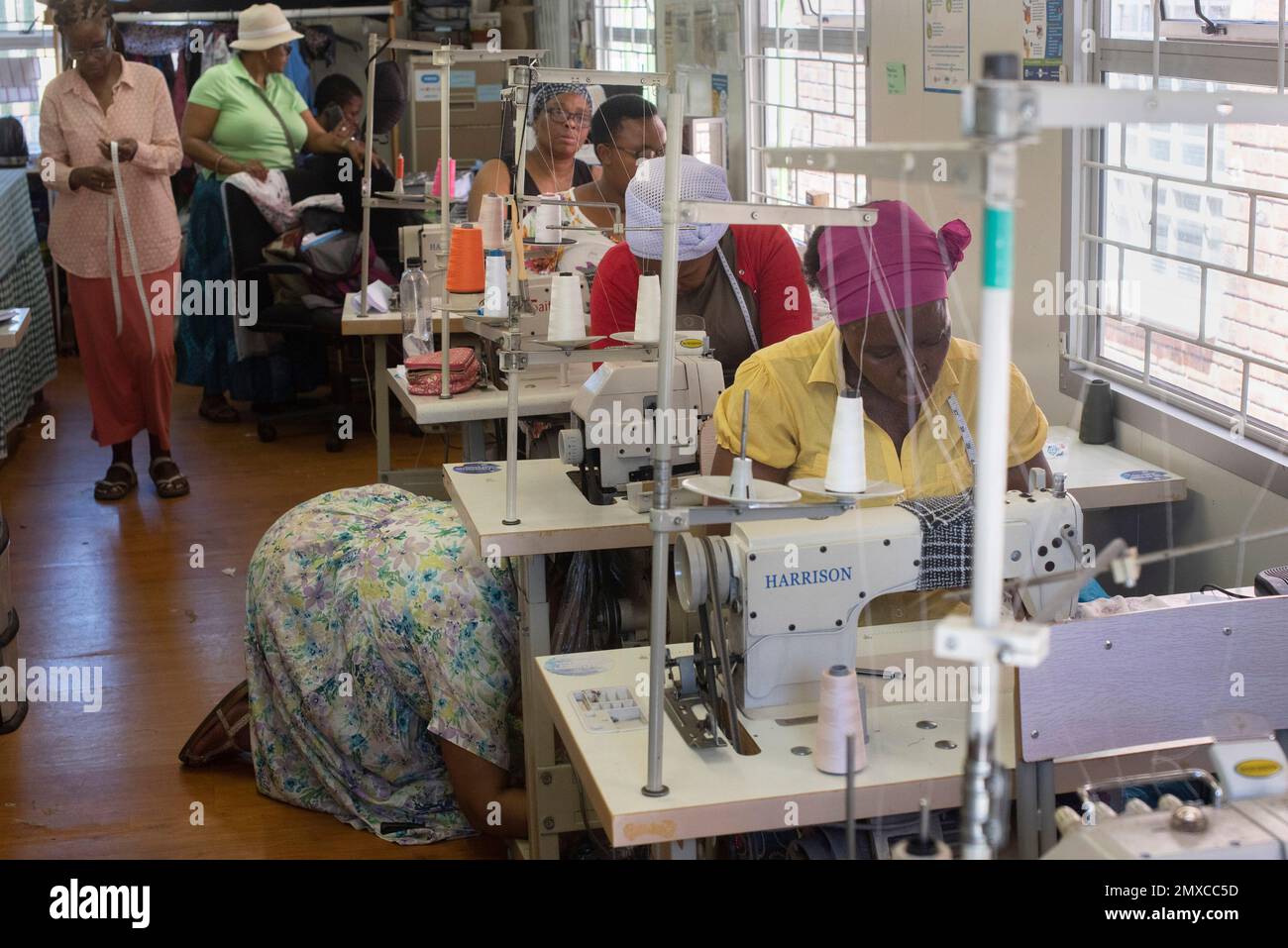 Kapstadt, South Africa. 27th Jan, 2023. Women work on sewing machines ...