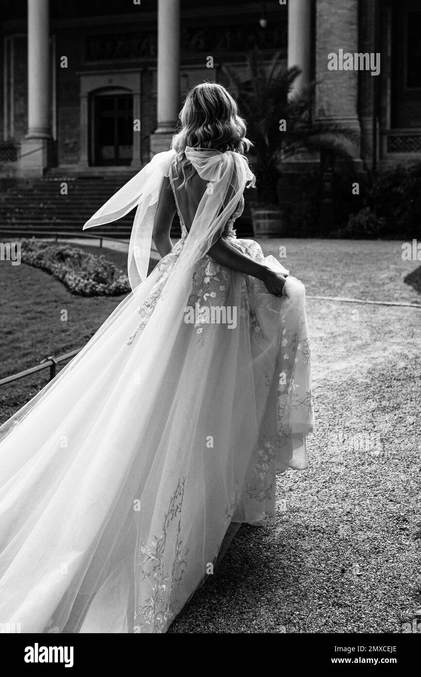 Back view attractive bride Black and White Stock Photos & Images - Alamy