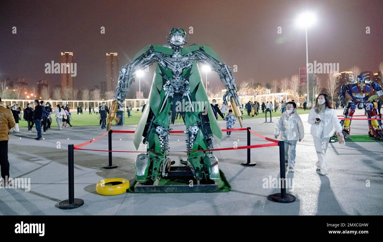 Giant Transformers attract people to visit in Qujiang E-sports ...