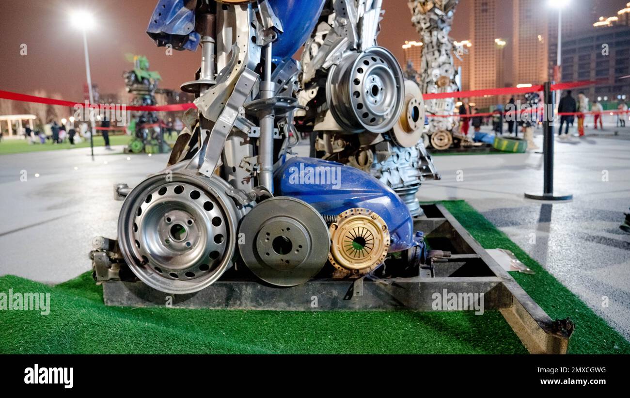 Giant Transformers attract people to visit in Qujiang E-sports ...