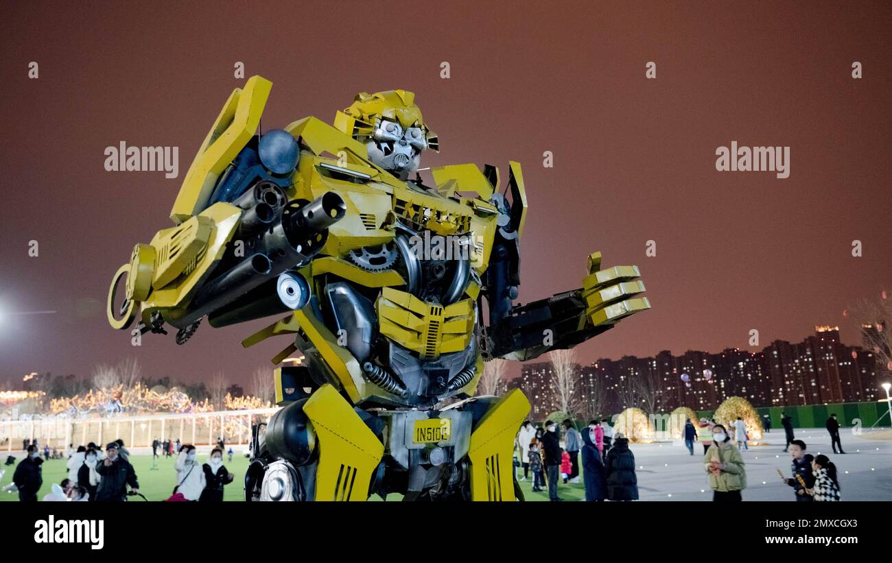 Giant Transformers attract people to visit in Qujiang E-sports ...