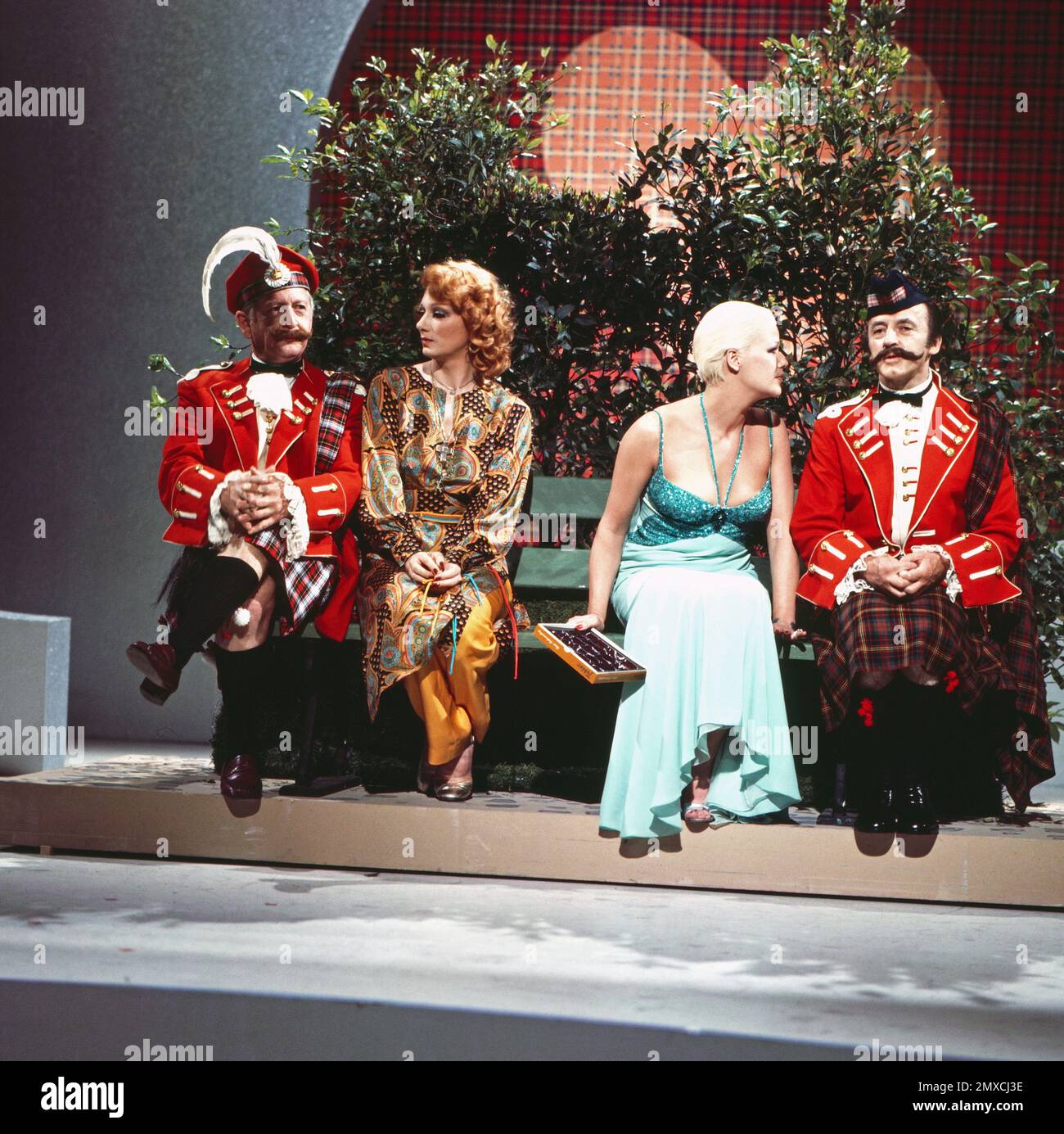 Stroh verkleidet hi-res stock photography and images - Alamy