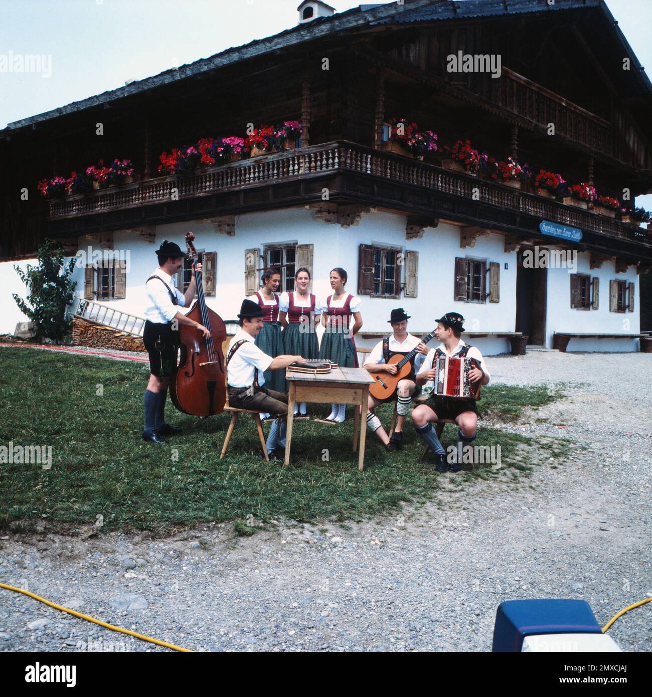 Bavarian folk musicians hi-res stock photography and images - Alamy