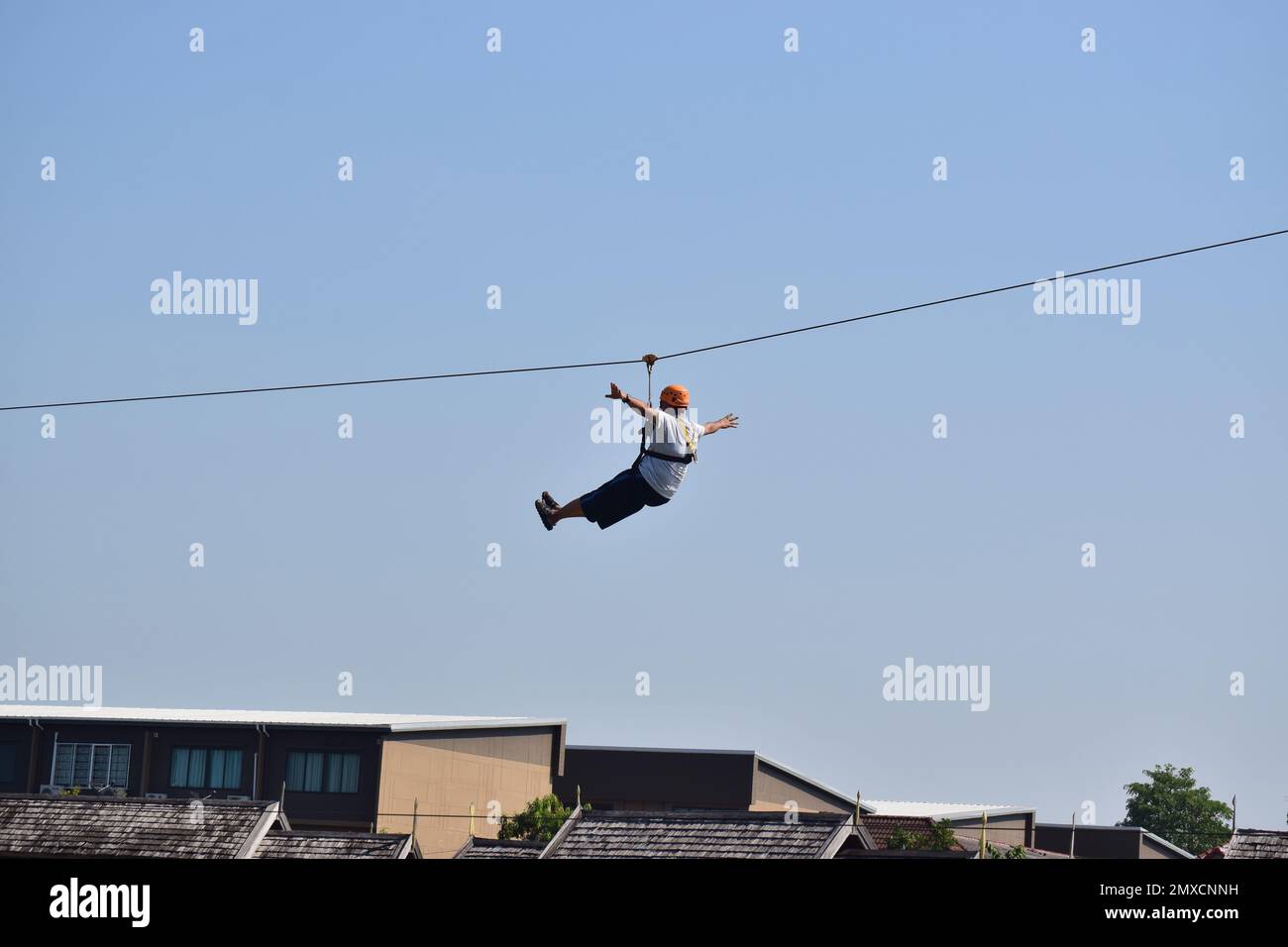 Jumpwire rope climb hi-res stock photography and images - Alamy