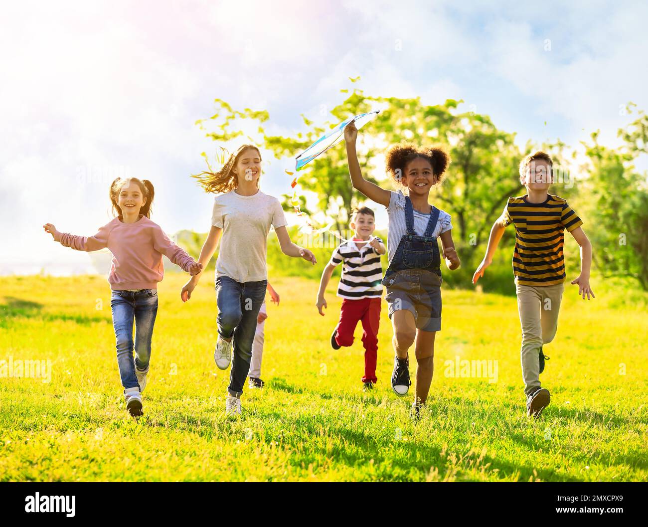 Preteen girls group school hi-res stock photography and images - Alamy