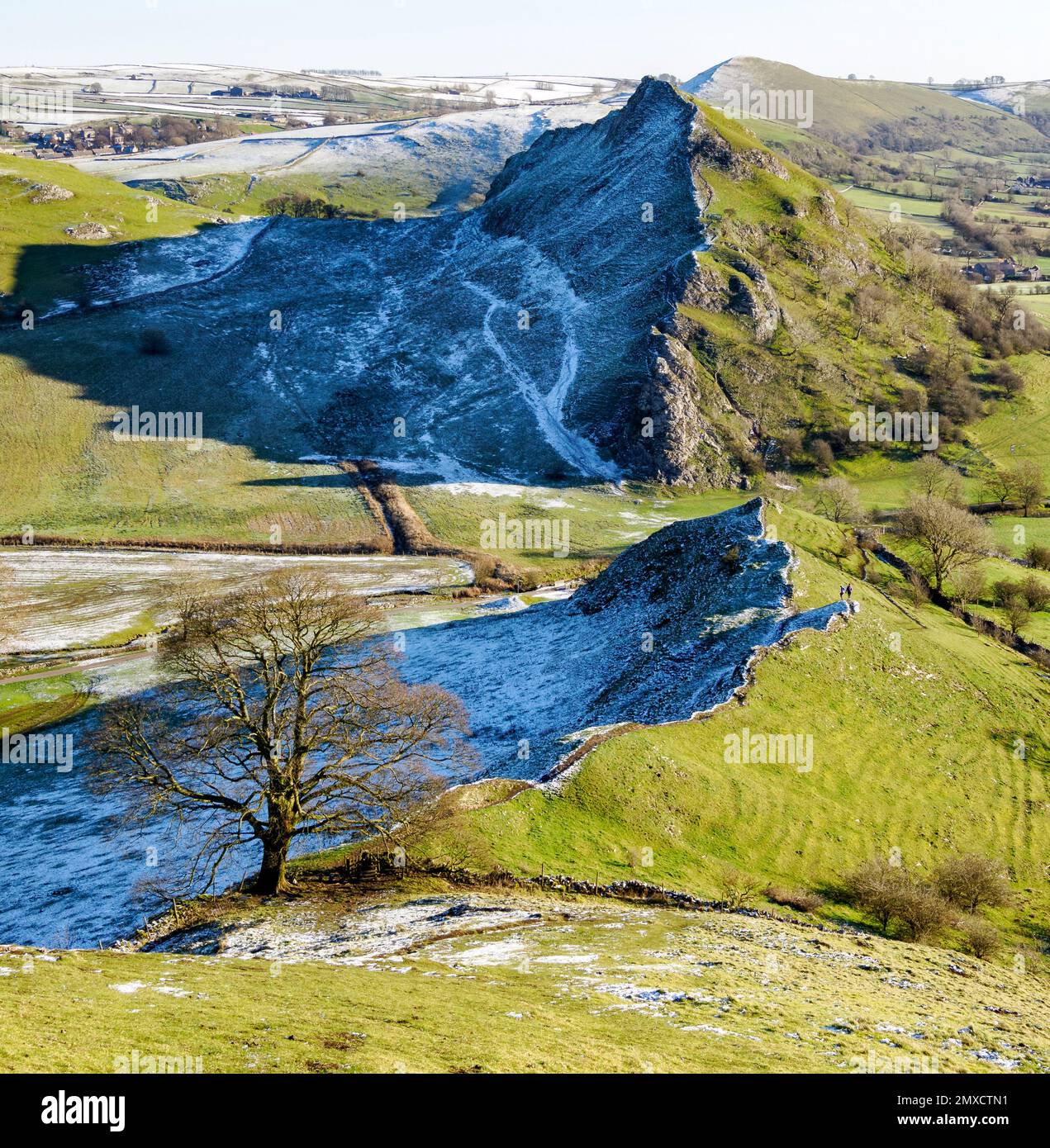 Winter view from Chrome Hill to the prominent peak of Parkhouse Hill in ...