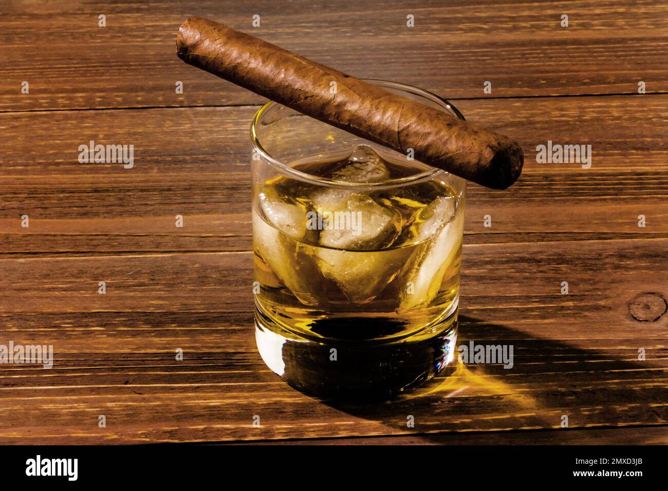 Cigar and whisky, symbol of addiction and pleasure Stock Photo - Alamy
