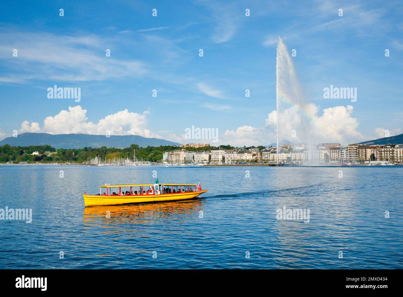 the Jet d'eau and the Mouettes genevoises in sunshine and blue sky ...