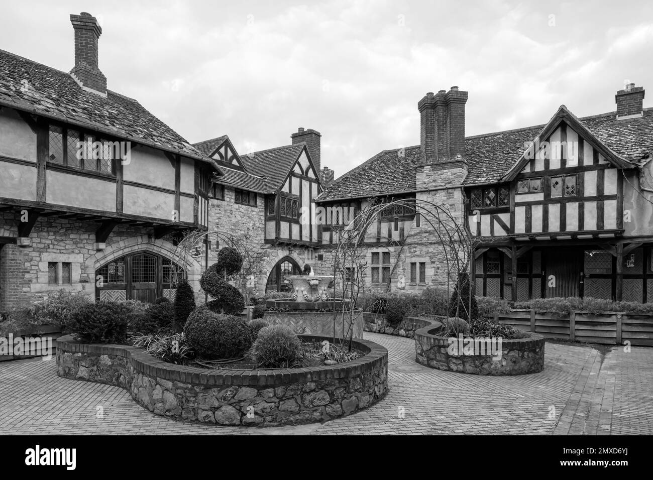 Tudor Courtyard, Hever Castle, Kent, UK Stock Photo - Alamy