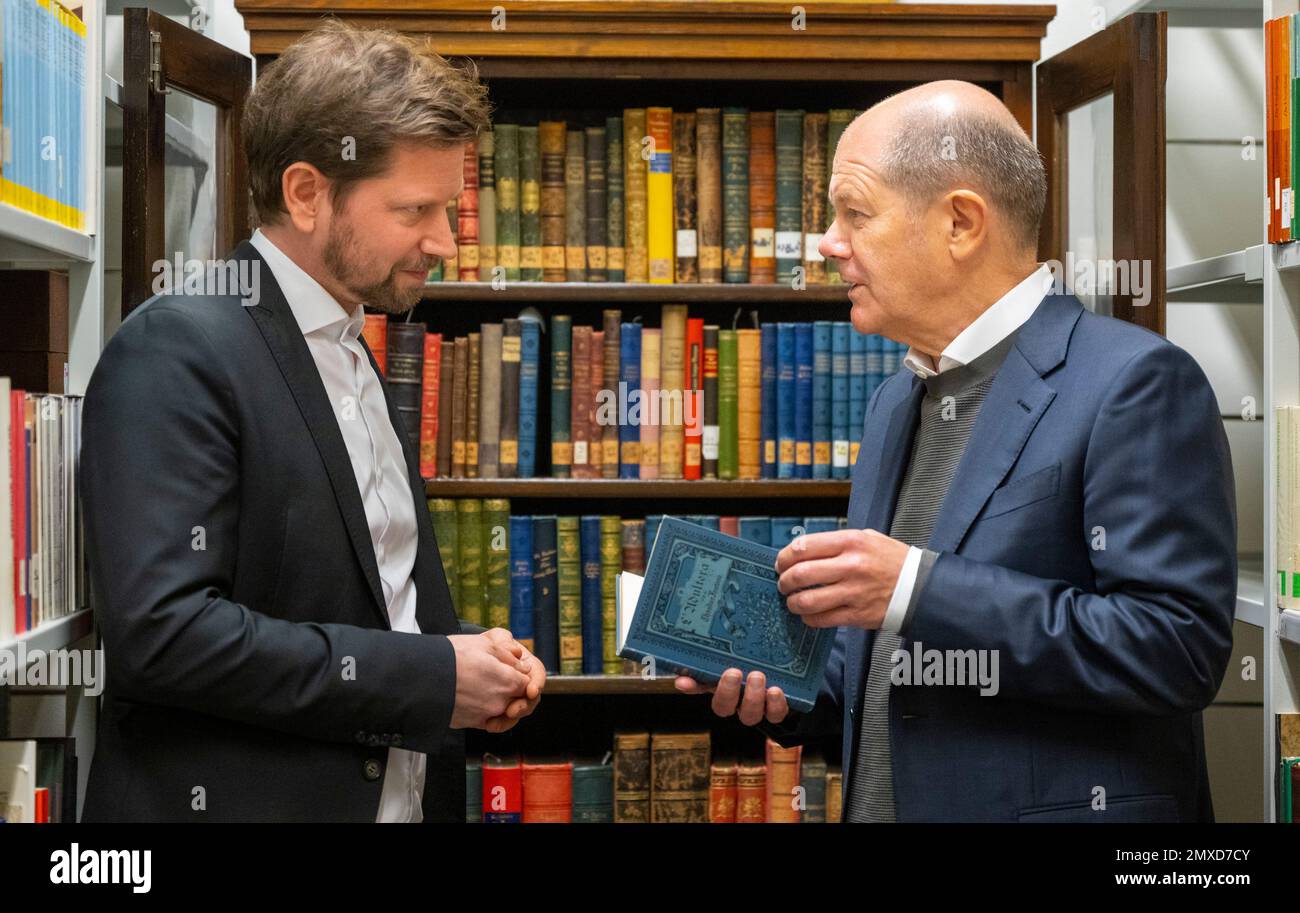 Potsdam, Germany. 03rd Feb, 2023. German Chancellor Olaf Scholz (r, SPD ...