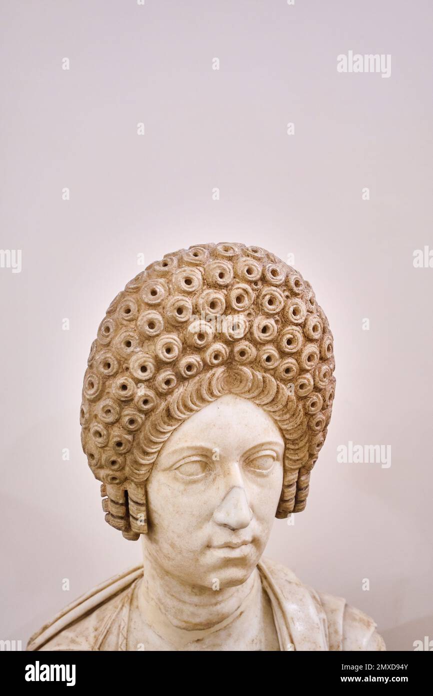 Big head statue italy hi-res stock photography and images - Alamy