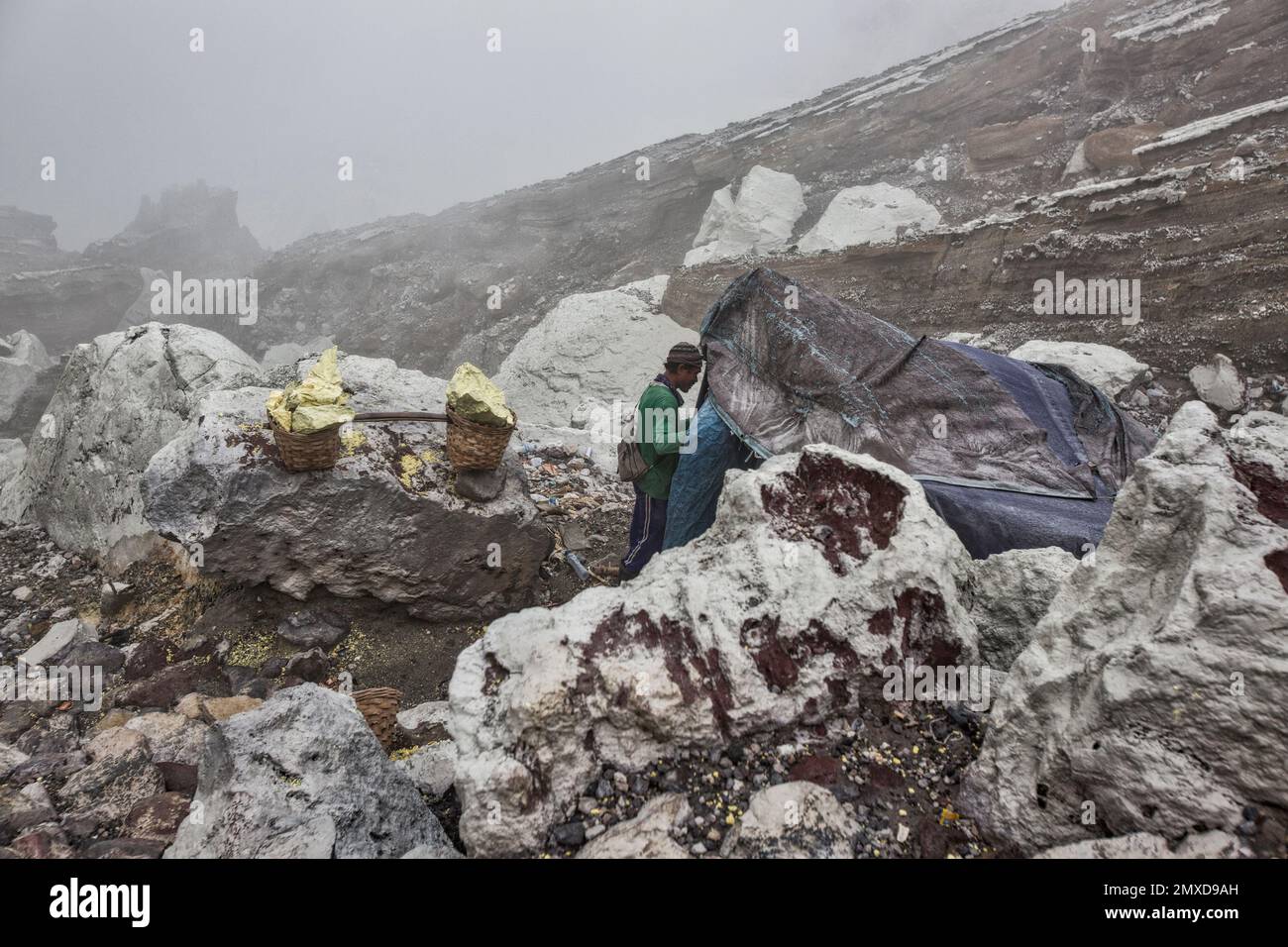 Kawah Ijen sulphur mining, Java, Indonesia Stock Photo - Alamy