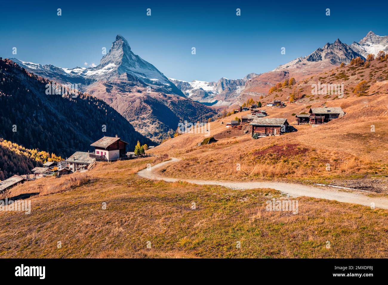 Beautiful autumn scenery. Gorgeous morning view of Zermatt village with ...