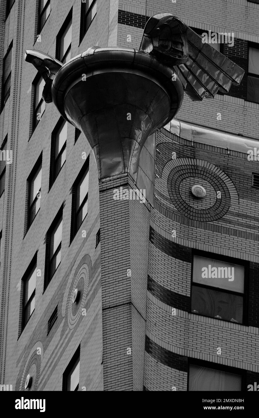 Close-up of the Chrysler Building's intricate Art Deco facade ...