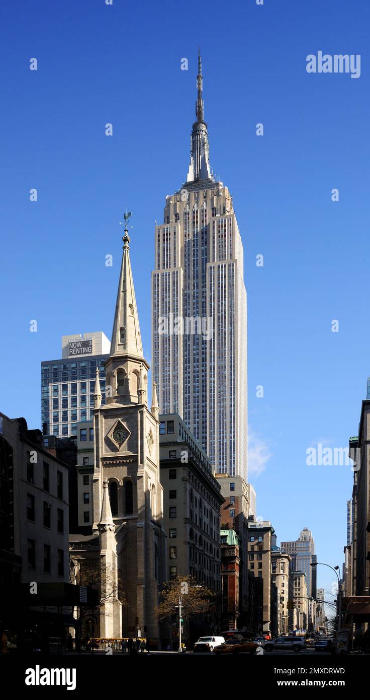 Capturing the iconic Empire State Building's Art Deco crown against the ...
