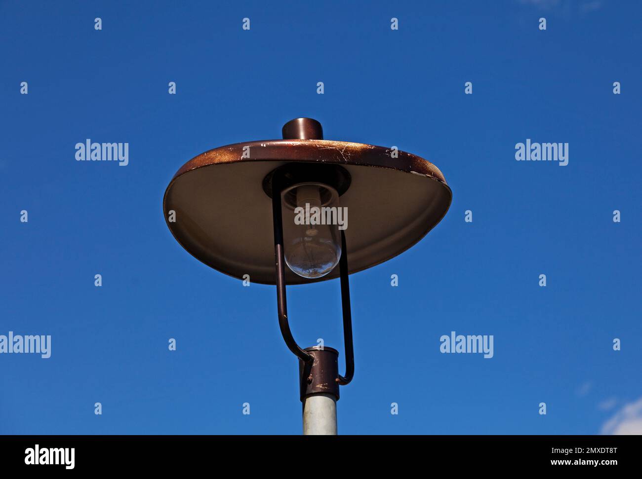 Destroyed streetlight hi-res stock photography and images - Alamy