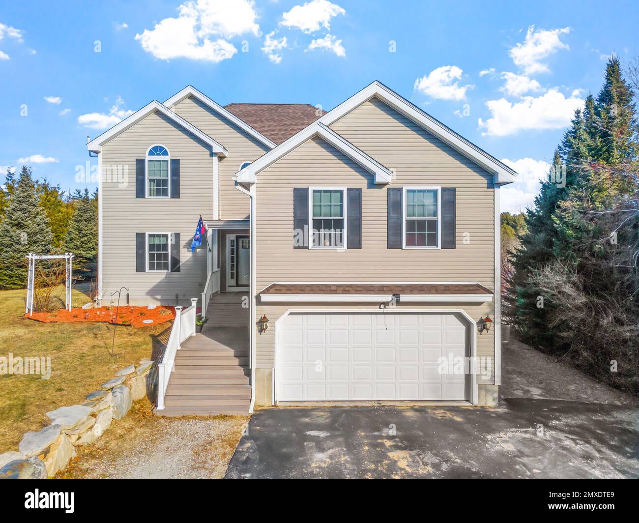 Window exterior suburban house hi-res stock photography and images - Alamy