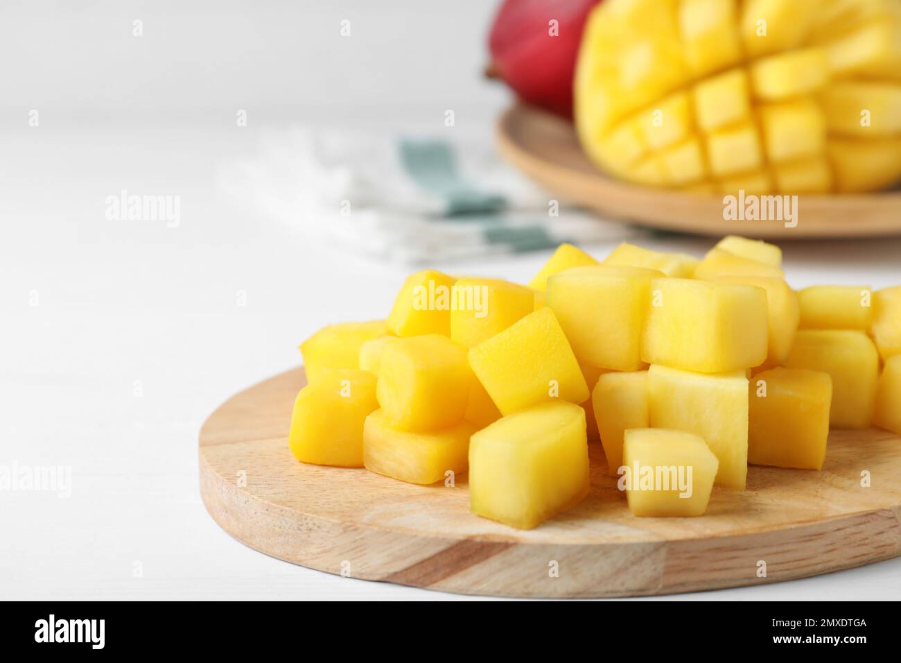 Mango cubes plate hi-res stock photography and images - Alamy