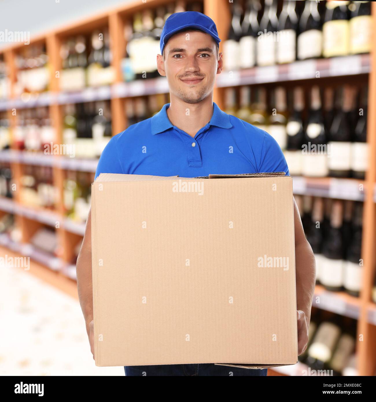 Store employee wearing uniform hi-res stock photography and images - Alamy