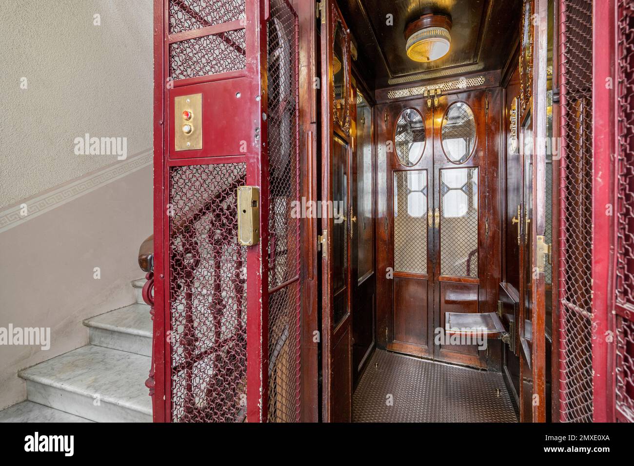 Old fashioned elevator hi-res stock photography and images - Alamy