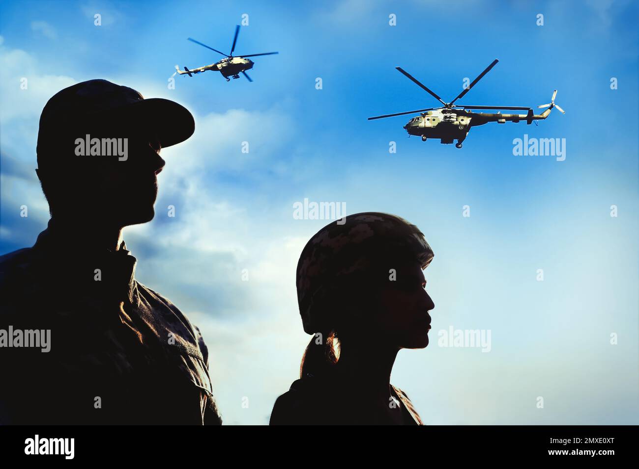 Soldiers in helicopters hi-res stock photography and images - Alamy