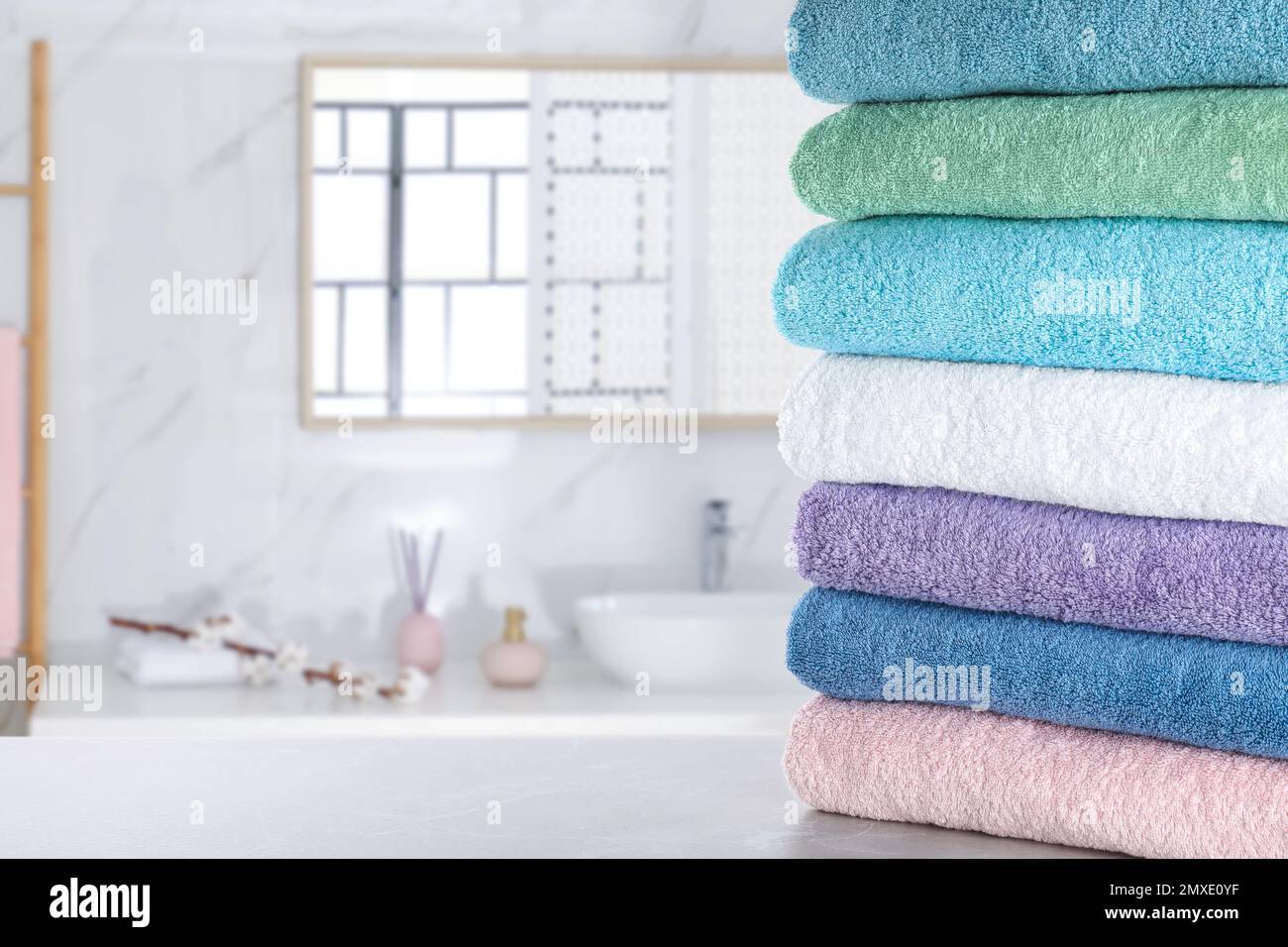 Washbasin with towel stack hi-res stock photography and images - Alamy