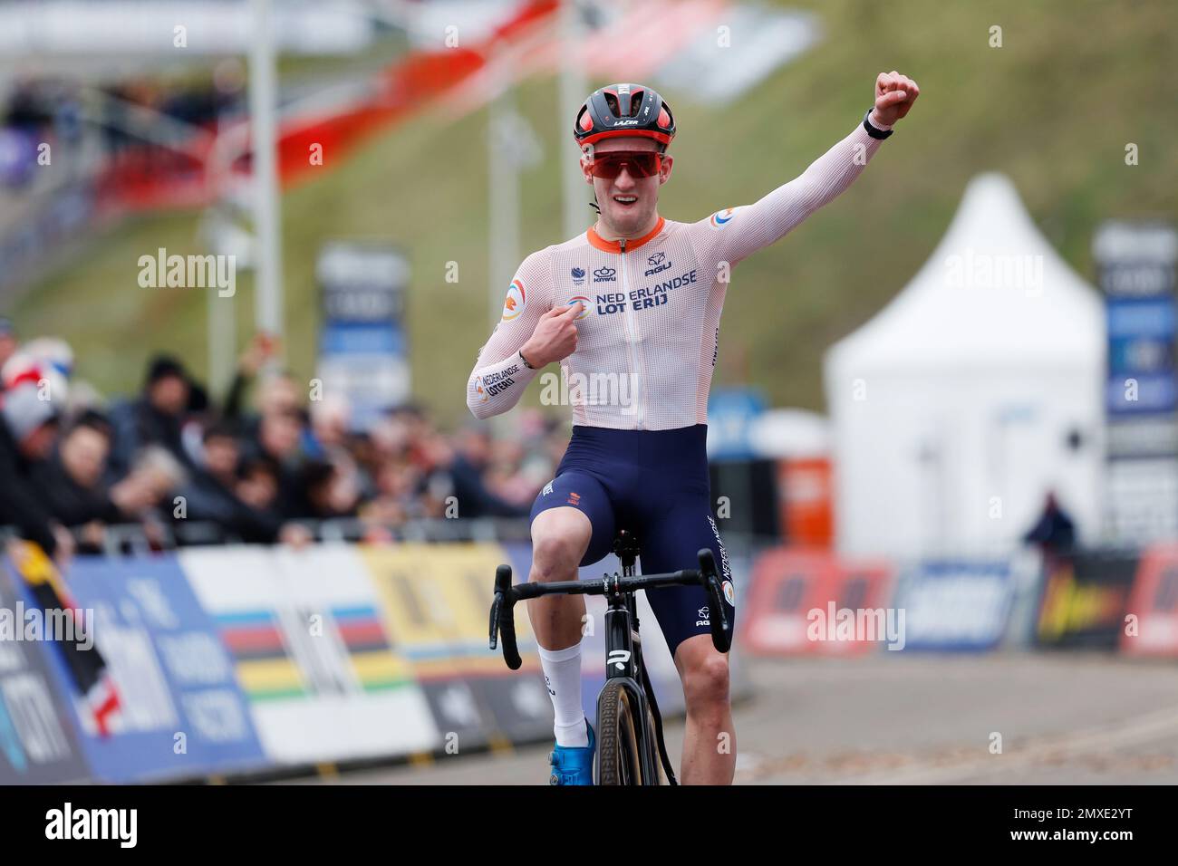 HOOGERHEIDE - Ryan Kamp celebrates the victory on behalf of Team ...