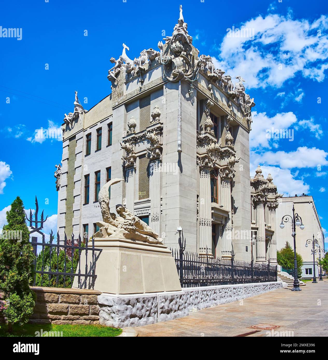 House chimaeras gorodetsky house exterior hi-res stock photography and ...