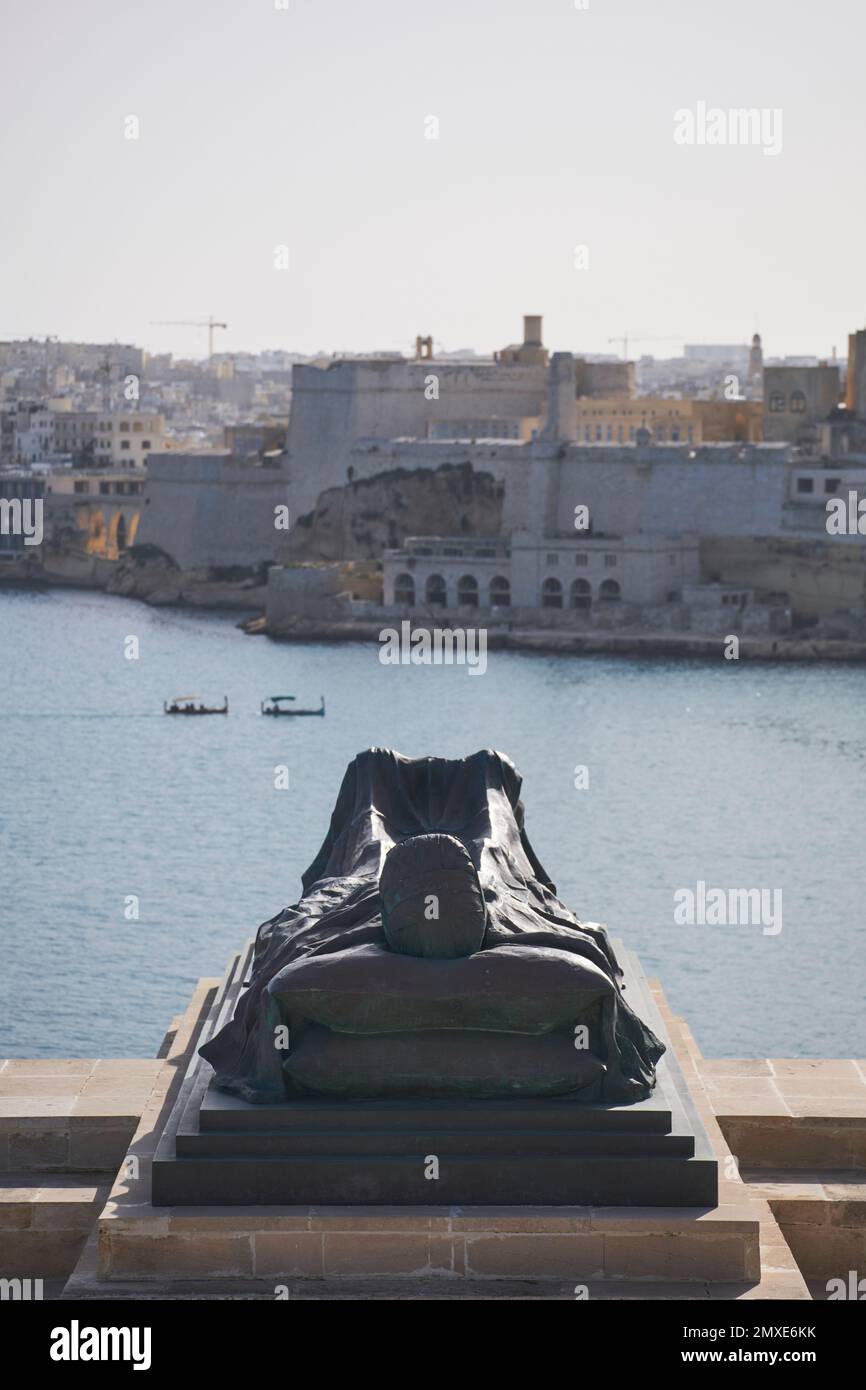 2022 DECEMBER Statue of a known soldier at sea at the Siege Bell ...