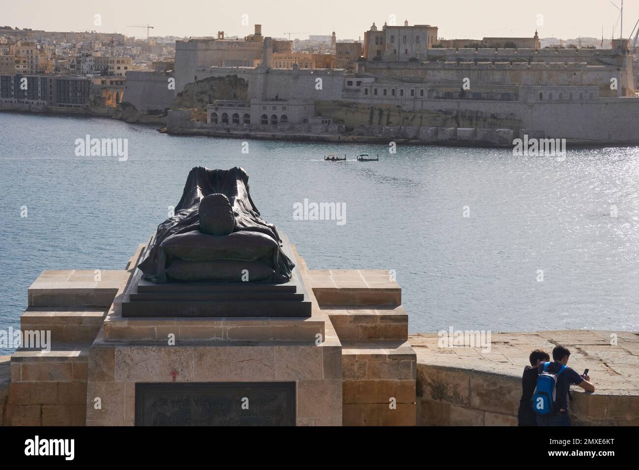 2022 DECEMBER Statue of a known soldier at sea at the Siege Bell ...