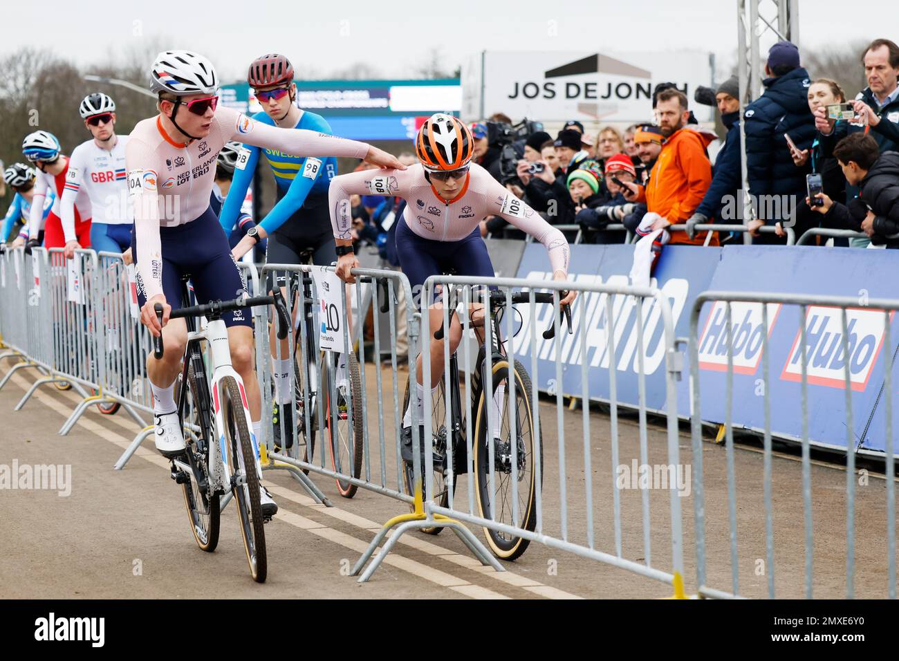 HOOGERHEIDE - Relay between Tibor Del Grosso (L) and Guus van den ...