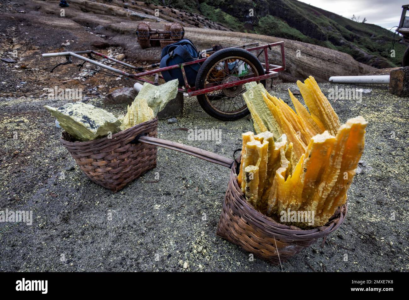 Kawah Ijen sulphur mining, Java, Indonesia Stock Photo - Alamy