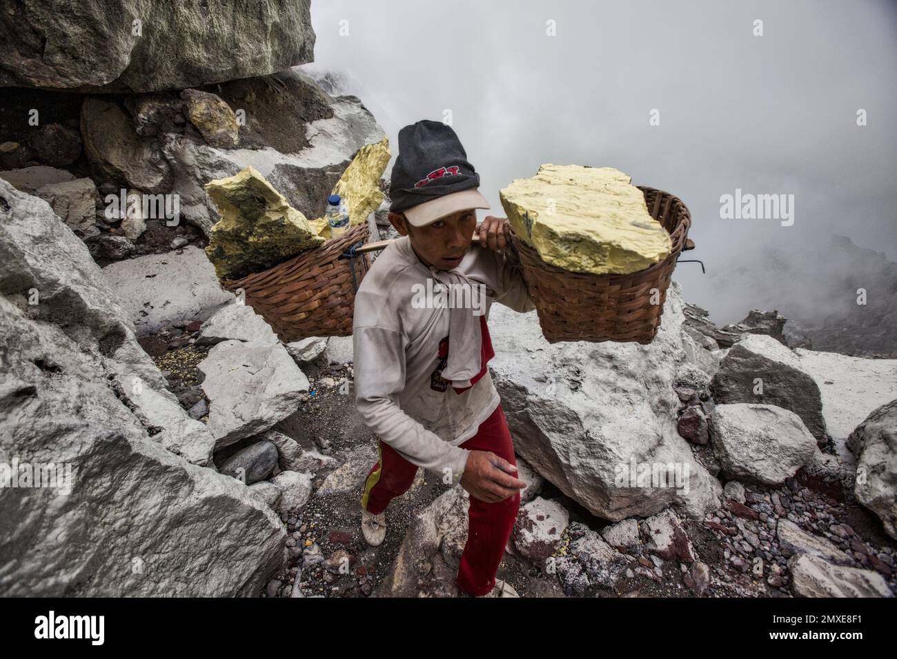 Kawah Ijen sulphur mining, Java, Indonesia Stock Photo - Alamy