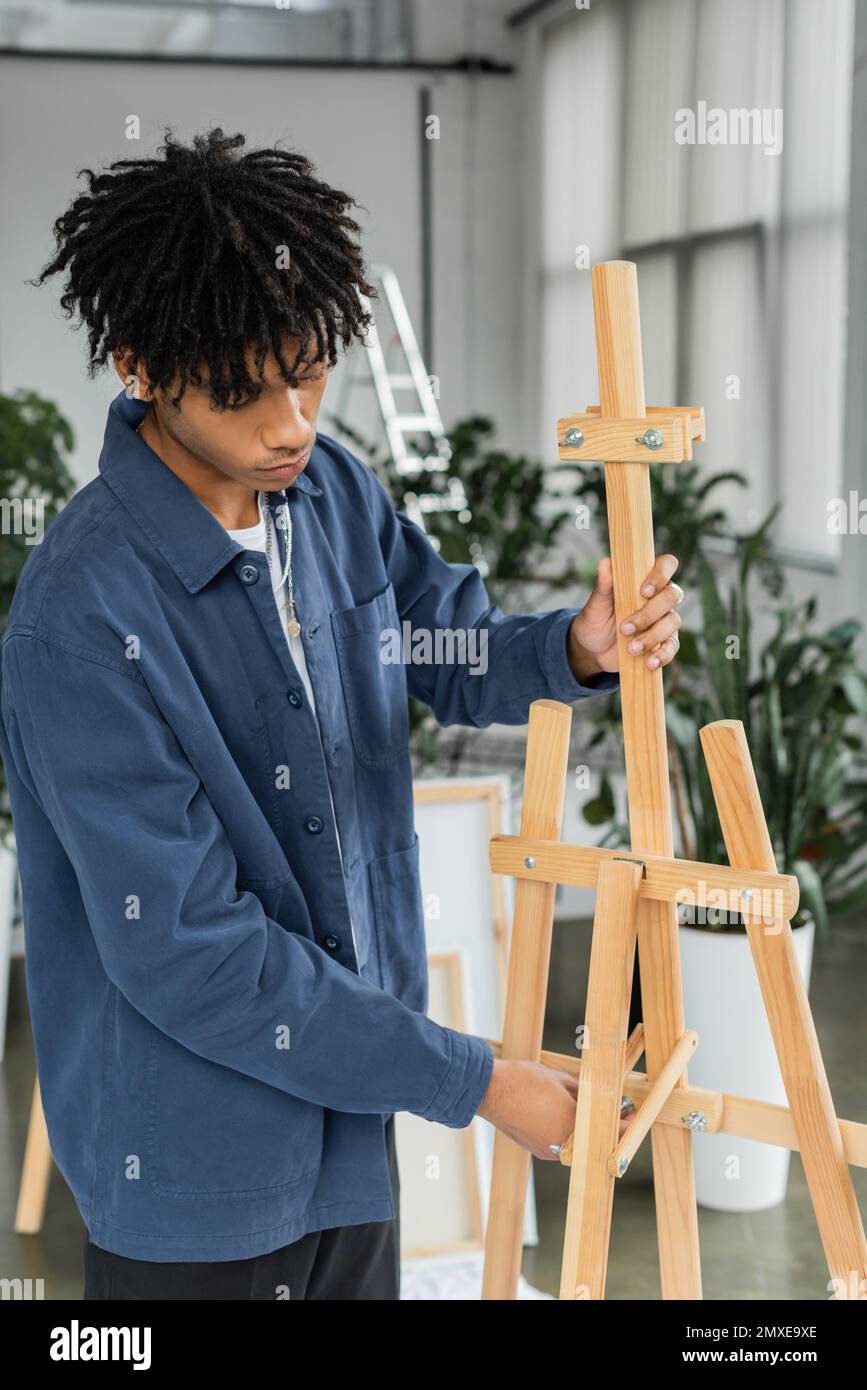 African american easel hi-res stock photography and images - Alamy