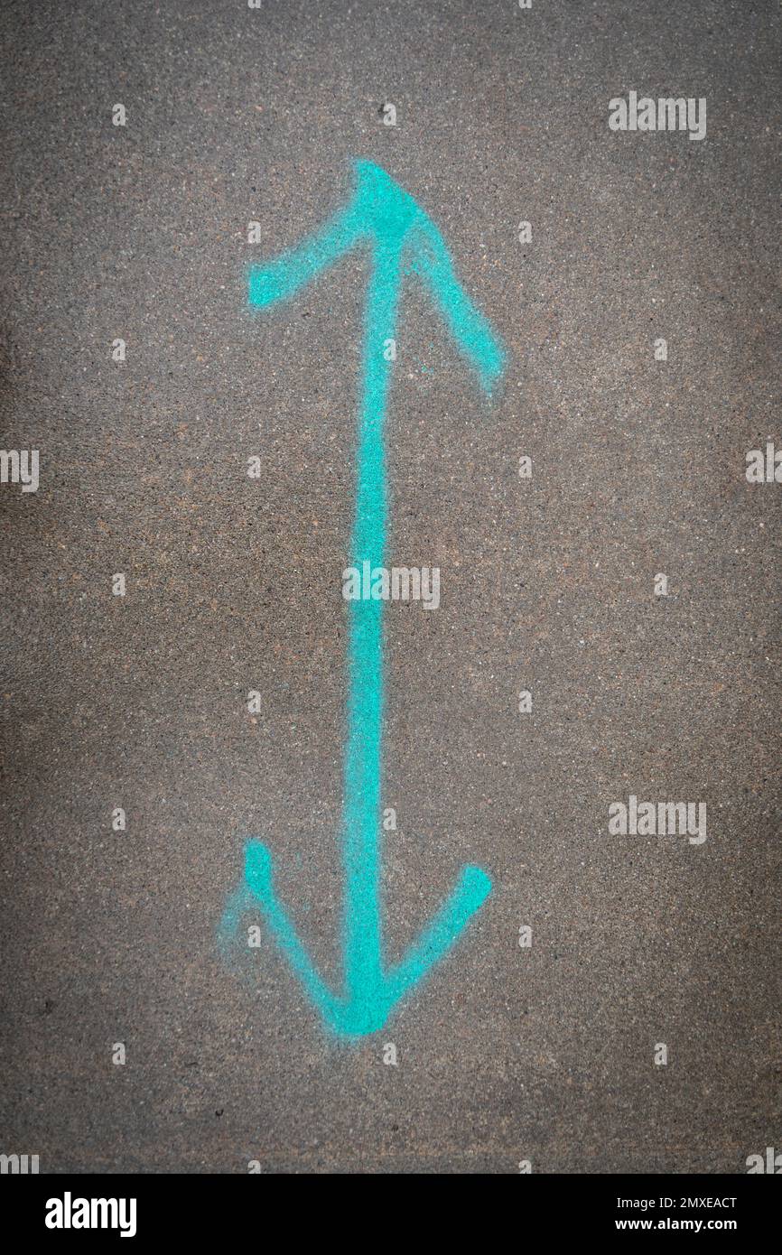 Doubleheaded arrow hi-res stock photography and images - Alamy