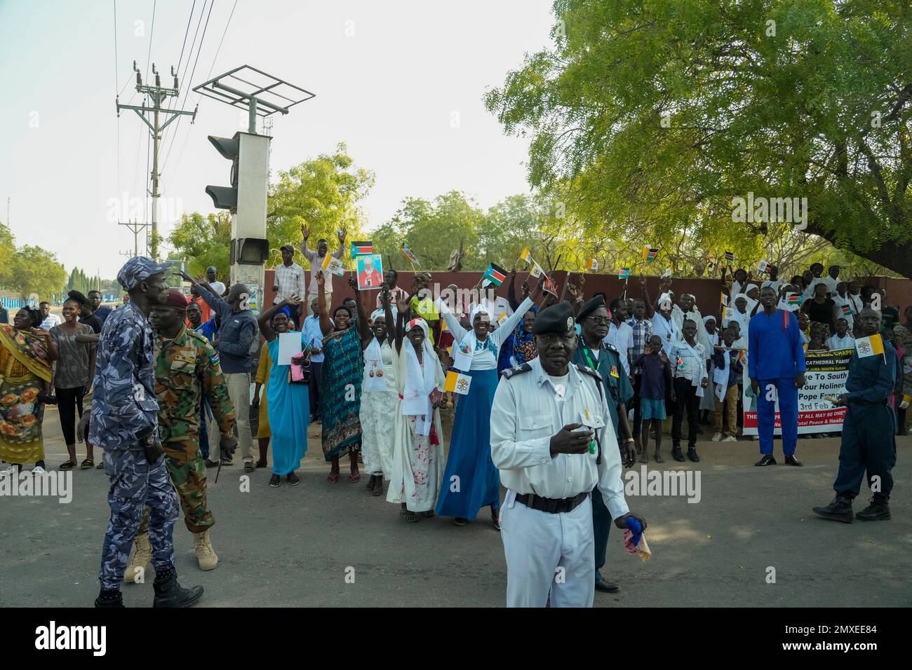 People wait for the arrival of Pope Francis in Juba, South Sudan ...