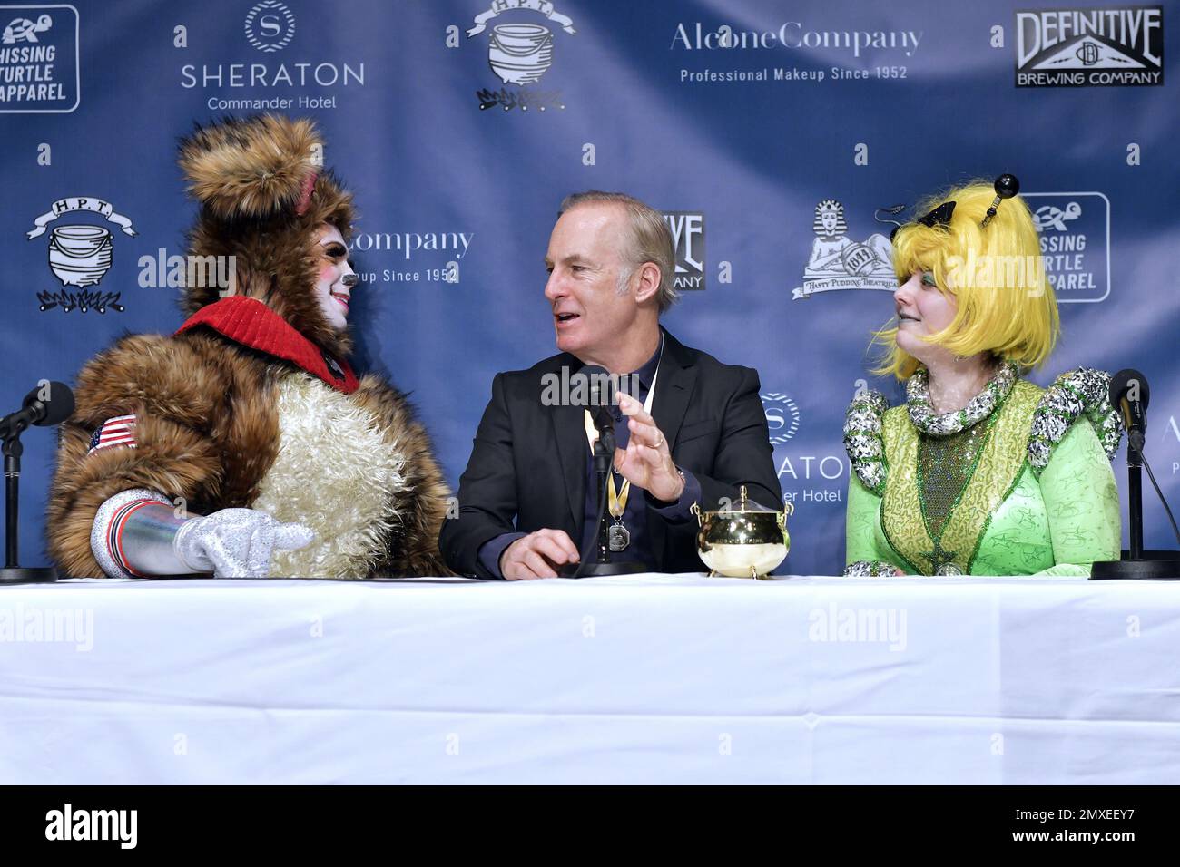 Cambridge, USA. 02nd Feb, 2023. Bob Odenkirk, center, with Harvard ...