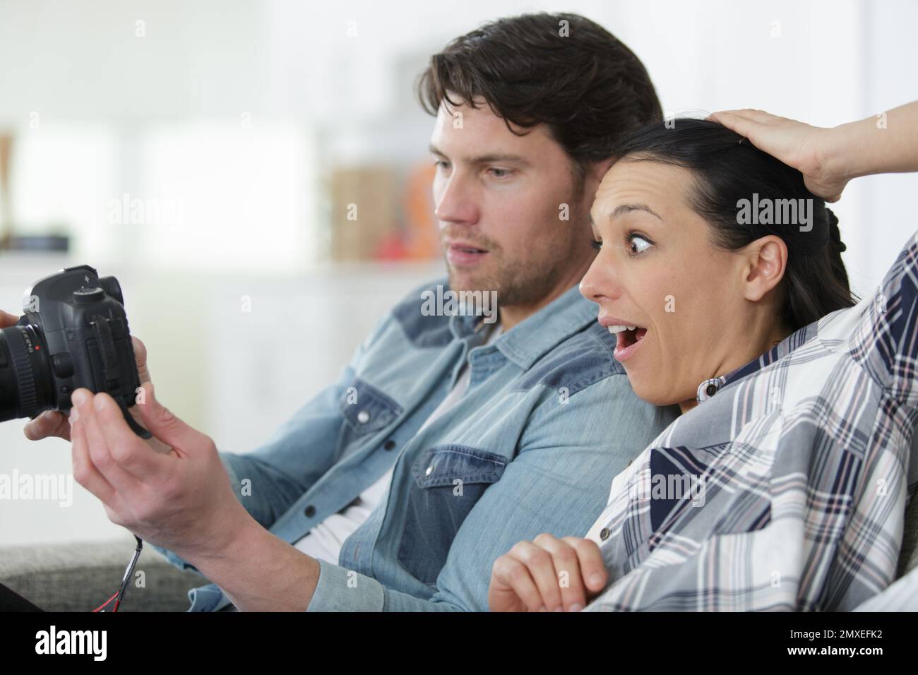 couple reviewing photos on a camera screen Stock Photo - Alamy
