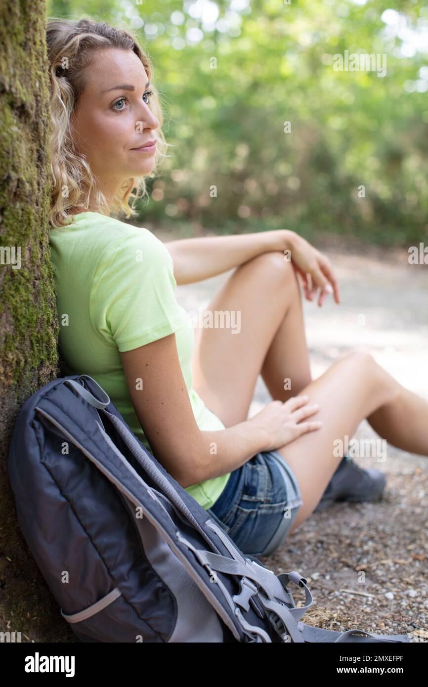 Woman under tree relaxing book hi-res stock photography and images - Alamy