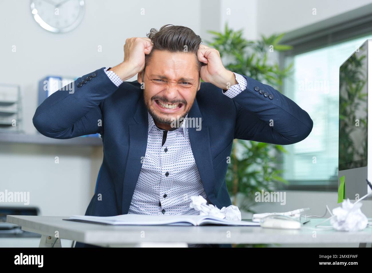 man with severe headache in the office Stock Photo - Alamy