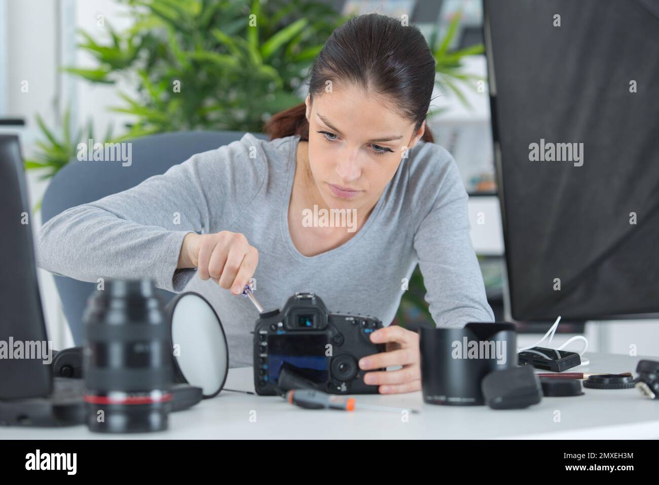 female photographer assembling her camera Stock Photo - Alamy
