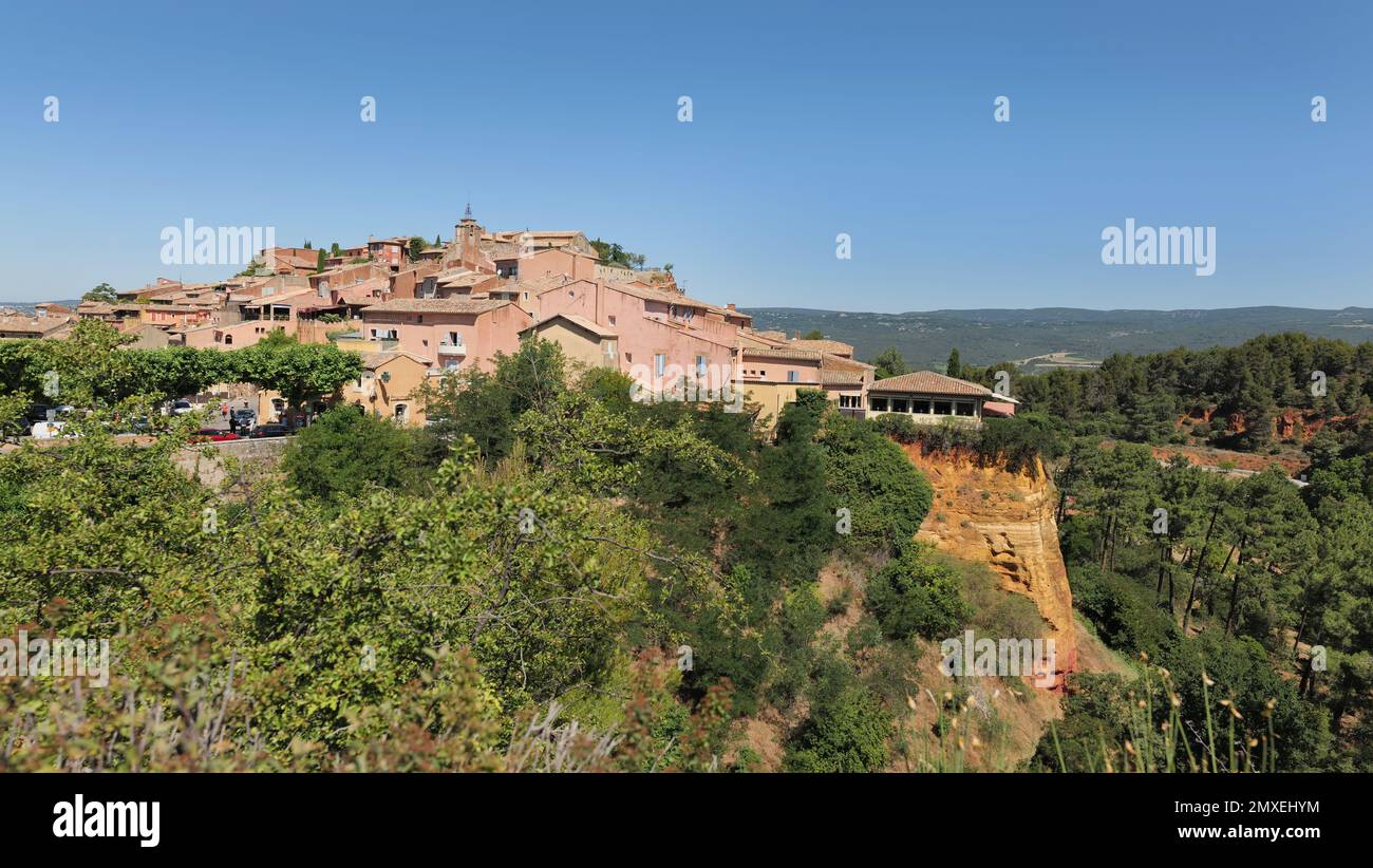 village of roussillon, vaucluse, provence, france Stock Photo - Alamy
