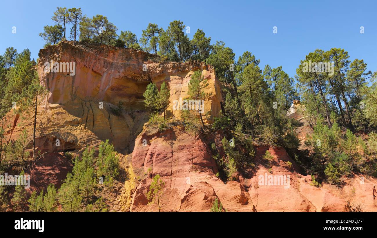 village of roussillon, vaucluse, provence, france Stock Photo - Alamy