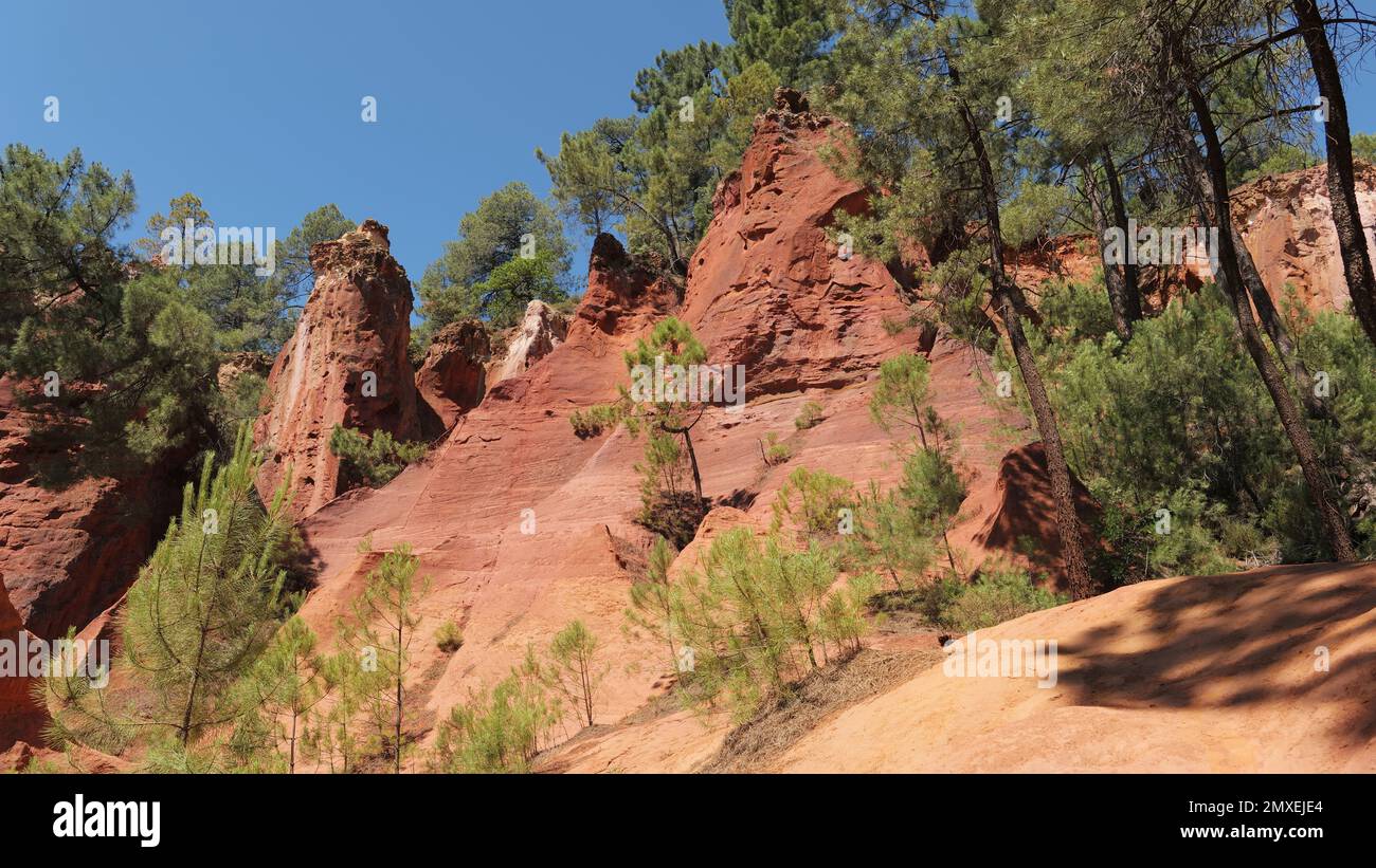 village of roussillon, vaucluse, provence, france Stock Photo - Alamy