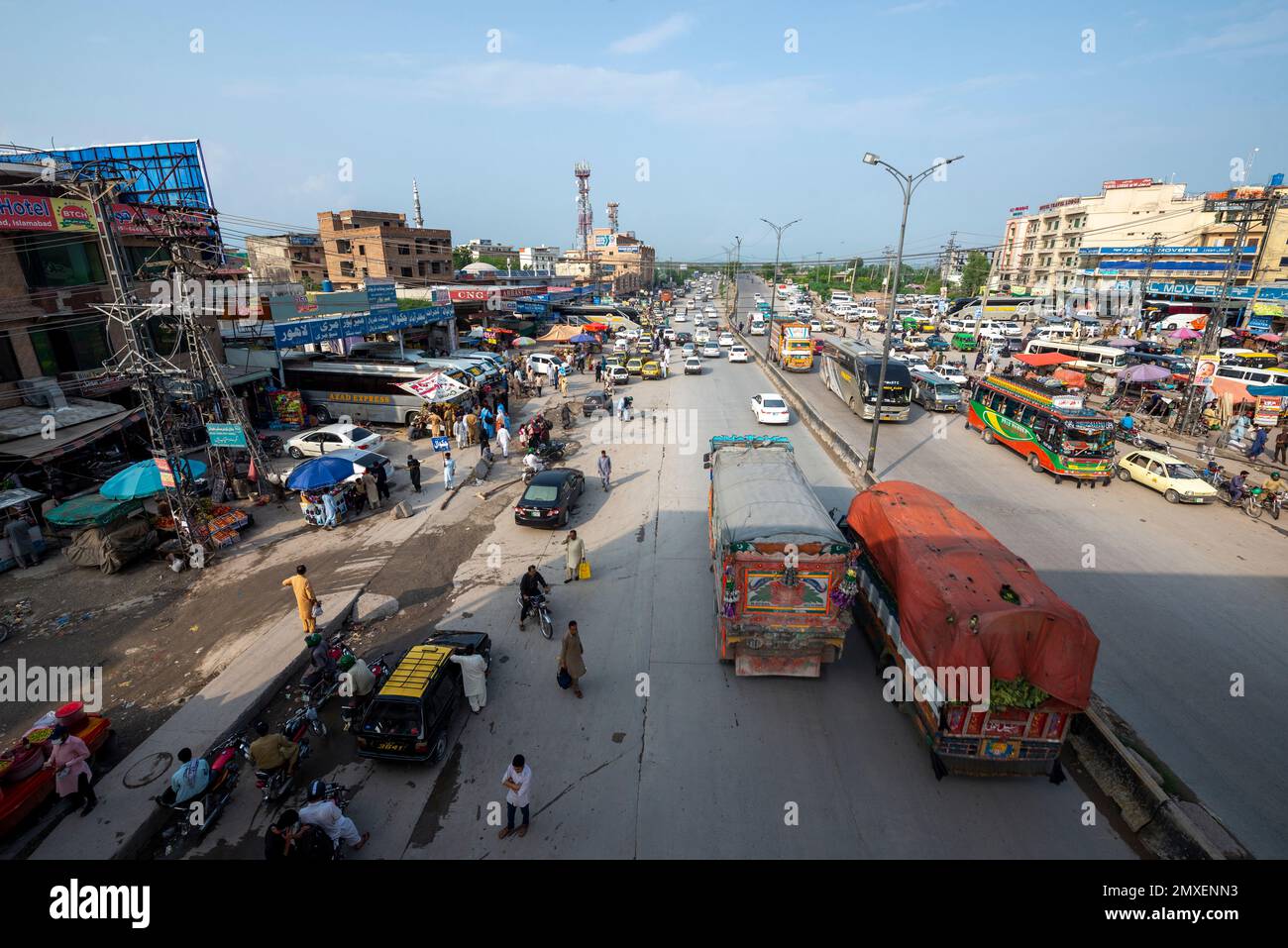 Islamabad street hi-res stock photography and images - Alamy