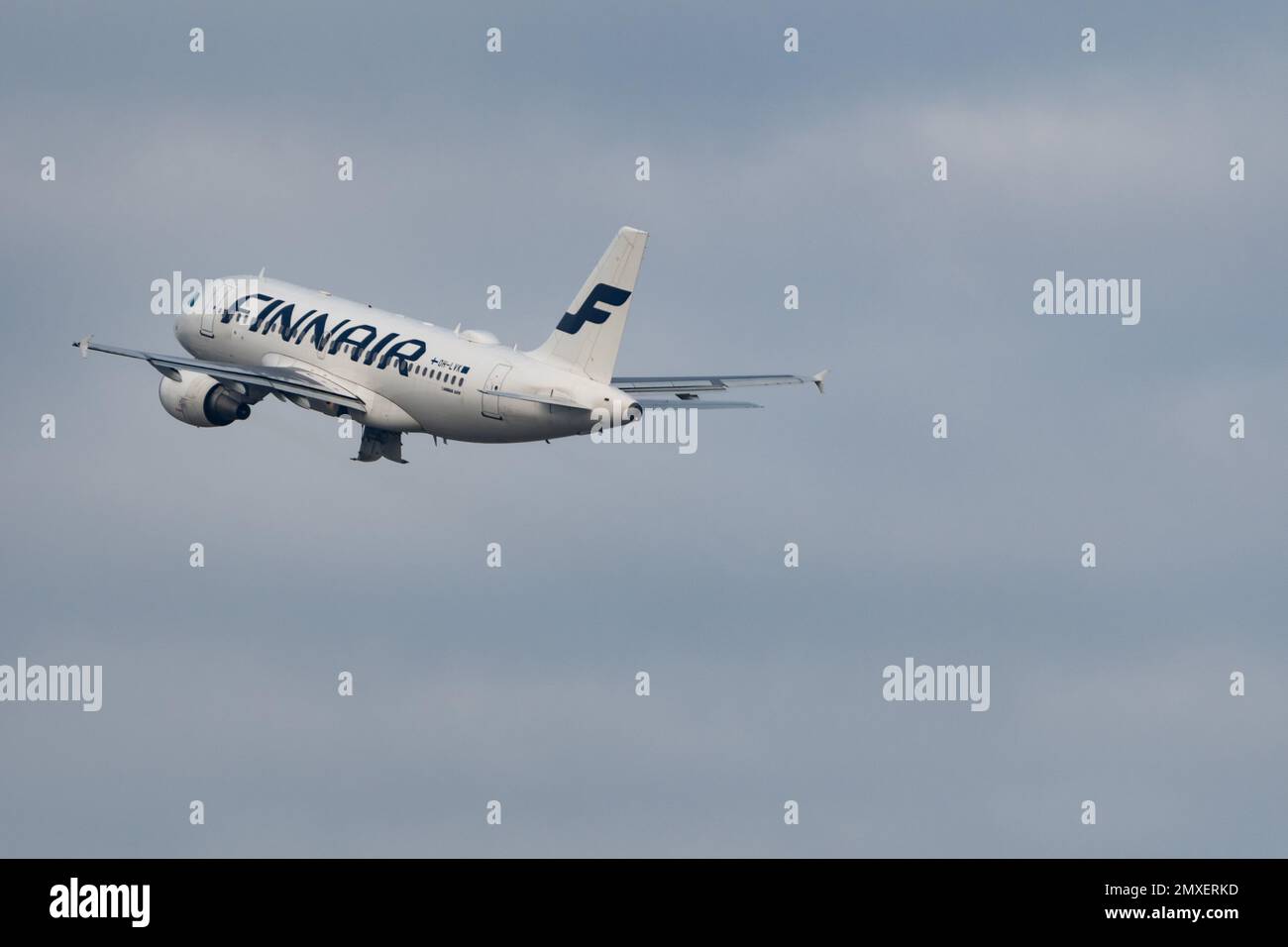 112 aircraft hi-res stock photography and images - Alamy