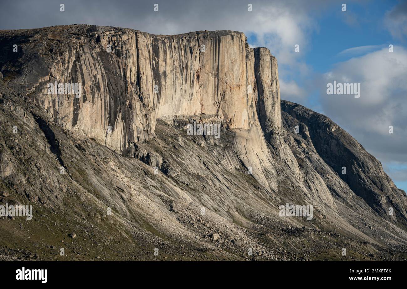 Akshayuk Pass, Auyuittuq National Park landscape view. Baffin Mountains ...